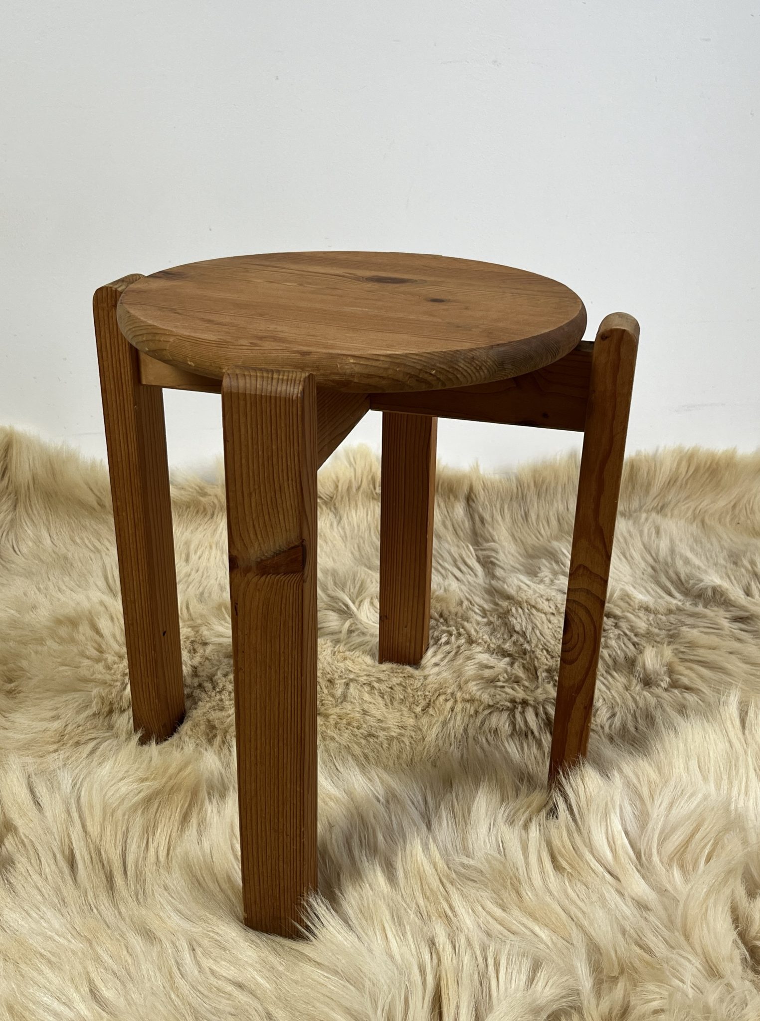 Tabouret Brutaliste En Pin Massif